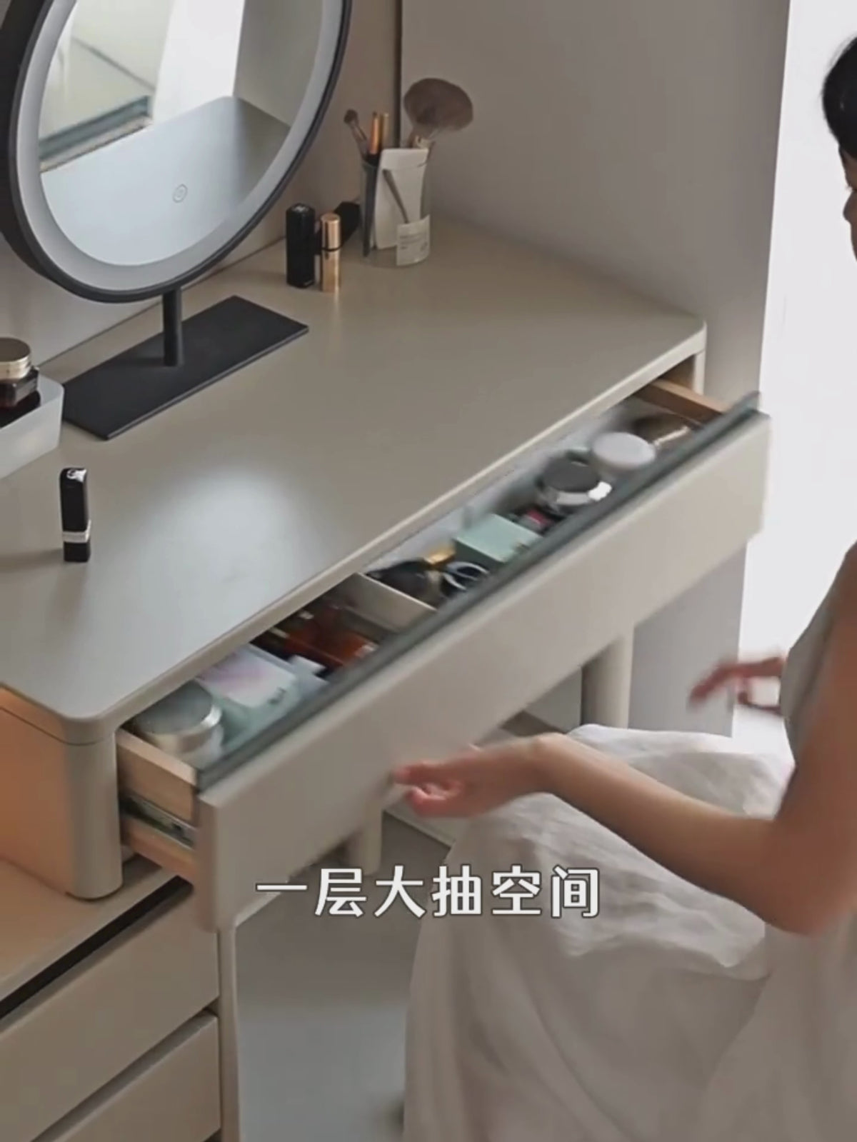 Solid Wood Light Luxury Retractable Dressing Table